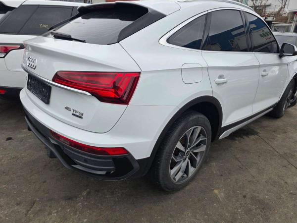 Balts Audi Q5 2022 Viļņa, ar dzinēja tilpumu 2.00 L un nobraukumu 67 tūkst. km par 21200 €, foto 4 vietnē AUTOMOTO.COM.LV