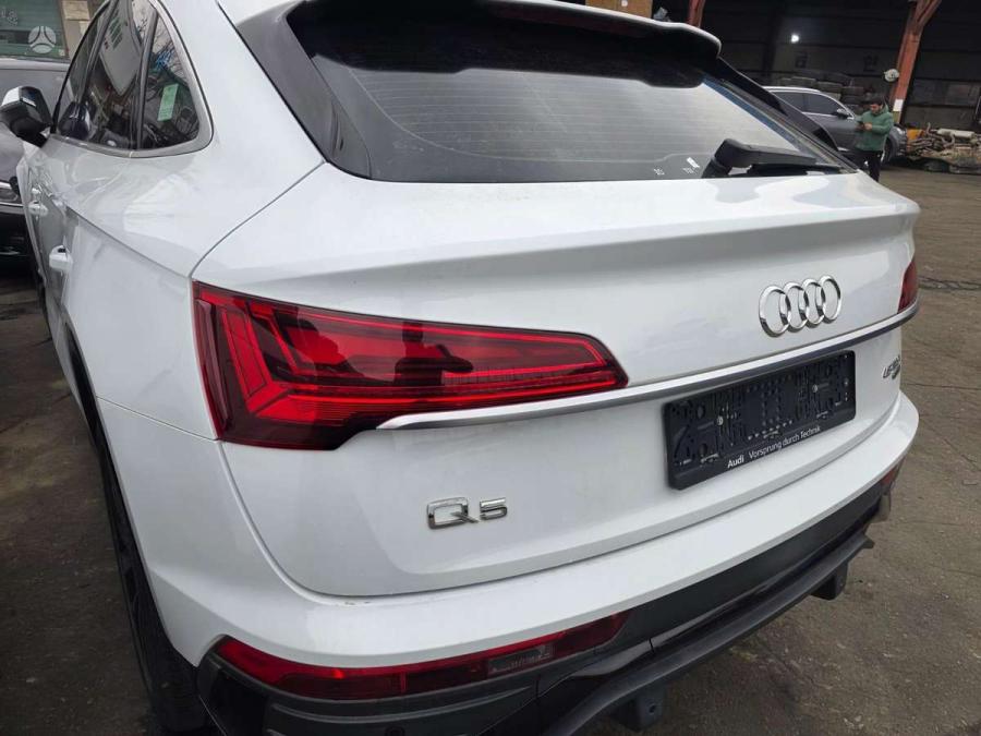 White Audi Q5 2022 in Vilnius, with an engine capacity of 2.00 L and mileage of 67 thousand km for 21200 €, photo 6 on AUTOMOTO.COM.LV