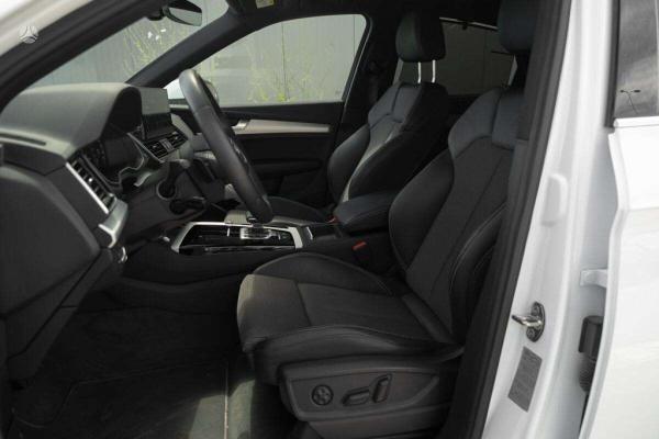 White Audi Q5 2022 in Vilnius, with an engine capacity of 2.00 L and mileage of 43 thousand km for 38500 €, photo 8 on AUTOMOTO.COM.LV