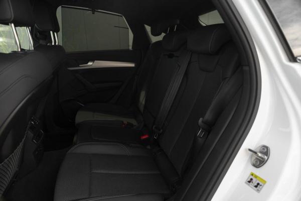 White Audi Q5 2022 in Vilnius, with an engine capacity of 2.00 L and mileage of 0 thousand km for 38500 €, photo 9 on AUTOMOTO.COM.LV