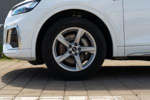 Balts Audi Q5 2022 Viļņa, ar dzinēja tilpumu 2.00 L un nobraukumu 43 tūkst. km par 38500 €, foto 4 vietnē AUTOMOTO.COM.LV