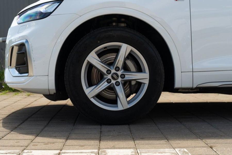 Balts Audi Q5 2022 Viļņa, ar dzinēja tilpumu 2.00 L un nobraukumu 43 tūkst. km par 38500 €, foto 4 vietnē AUTOMOTO.COM.LV