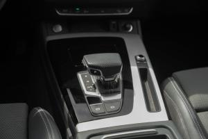 Balts Audi Q5 2022 Viļņa, ar dzinēja tilpumu 2.00 L un nobraukumu 43 tūkst. km par 38500 €, foto 16 vietnē AUTOMOTO.COM.LV