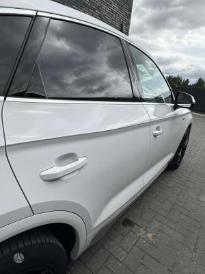 White Audi Q5 2022 in Vilnius, with an engine capacity of 1.97 L and mileage of 194 thousand km for 27990 €, photo 9 on AUTOMOTO.COM.LV