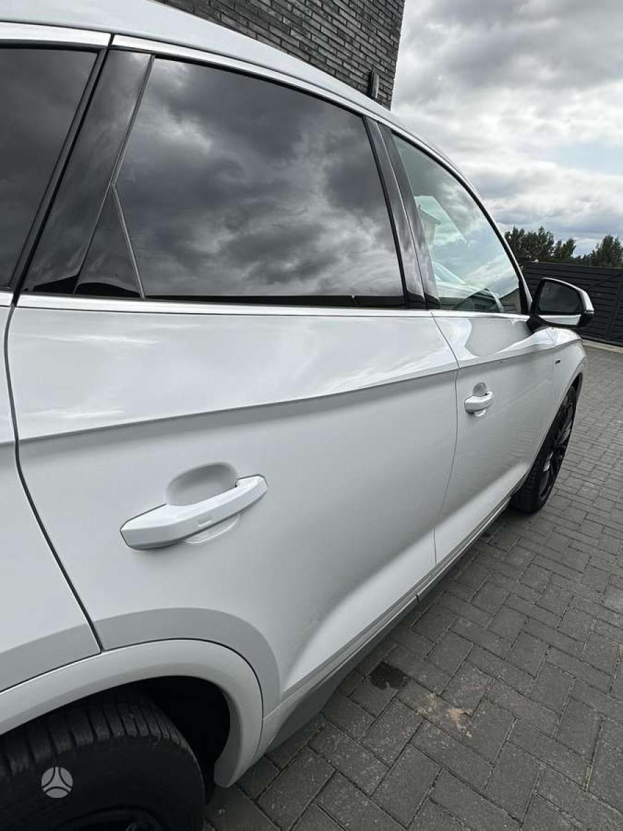 White Audi Q5 2022 in Vilnius, with an engine capacity of 1.97 L and mileage of 194 thousand km for 27990 €, photo 9 on AUTOMOTO.COM.LV
