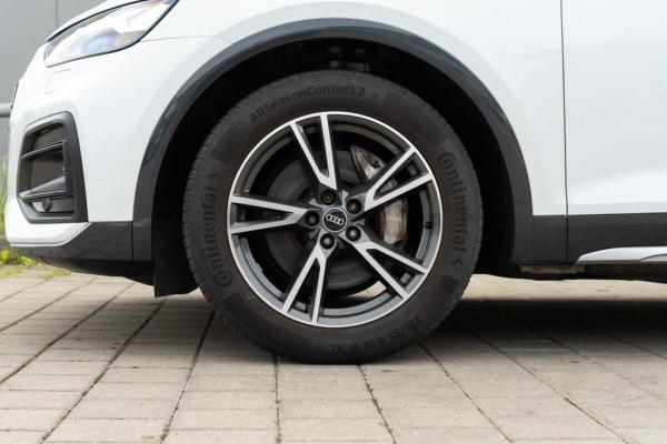White Audi Q5 2022 in Vilnius, with an engine capacity of 2.00 L and mileage of 92 thousand km for 34800 €, photo 4 on AUTOMOTO.COM.LV