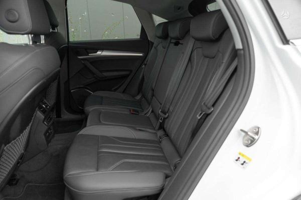 White Audi Q5 2022 in Vilnius, with an engine capacity of 2.00 L and mileage of 92 thousand km for 34800 €, photo 9 on AUTOMOTO.COM.LV