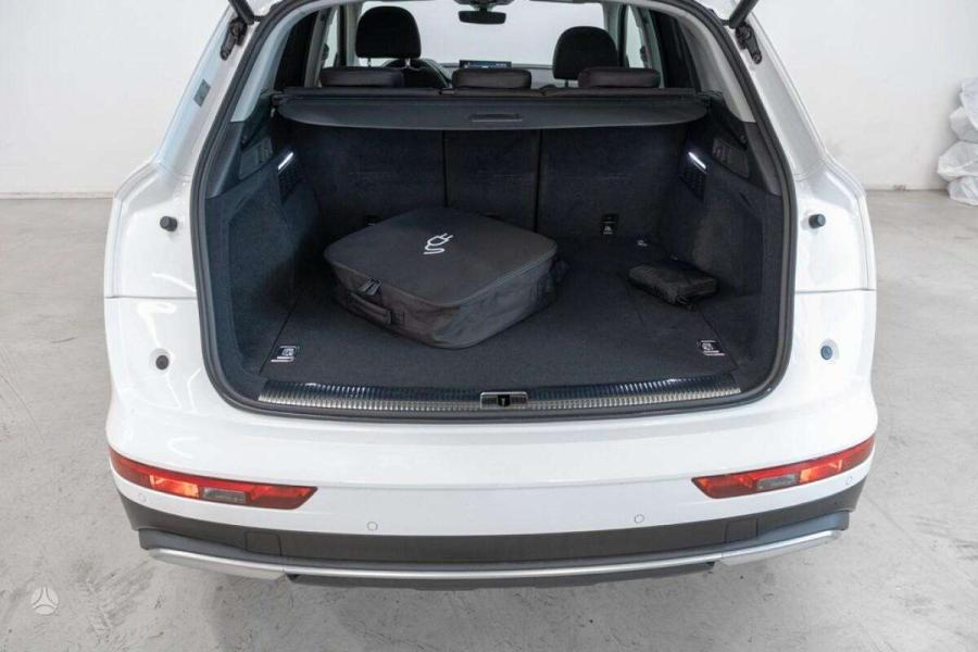 Balts Audi Q5 2022 Viļņa, ar dzinēja tilpumu 2.00 L un nobraukumu 142 tūkst. km par 28400 €, foto 21 vietnē AUTOMOTO.COM.LV
