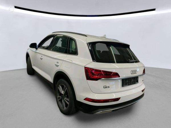 White Audi Q5 2022 in Kaunas, with an engine capacity of 1.98 L and mileage of 64 thousand km for 34900 €, photo 4 on AUTOMOTO.COM.LV