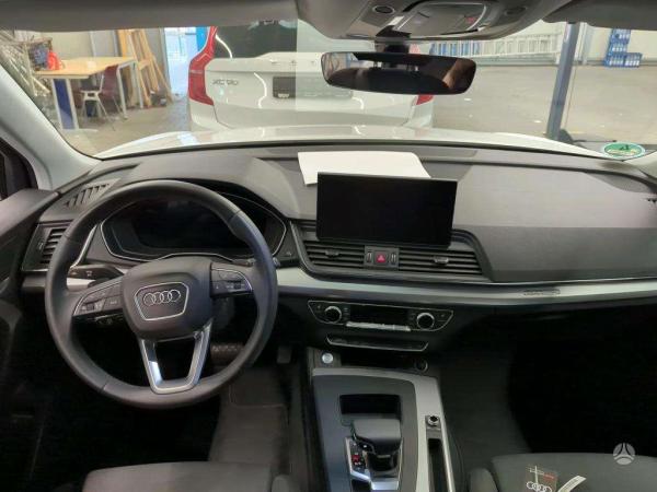 White Audi Q5 2022 in Kaunas, with an engine capacity of 1.98 L and mileage of 64 thousand km for 34900 €, photo 5 on AUTOMOTO.COM.LV