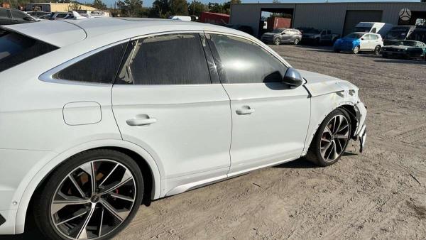 White Audi Q5 2023 in Klaipeda, with an engine capacity of 3.00 L and mileage of 37 thousand km for 30000 €, photo 4 on AUTOMOTO.COM.LV