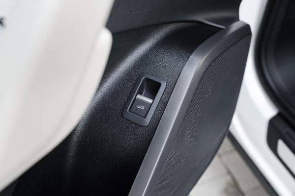 White Audi Q5 2024 in Marupe, with an engine capacity of 2.00 L and mileage of 53 thousand km for 31900 €, photo 9 on AUTOMOTO.COM.LV