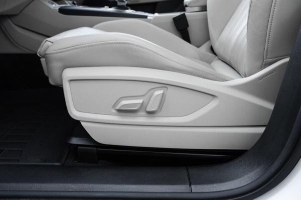 White Audi Q5 2024 in Marupe, with an engine capacity of 2.00 L and mileage of 53 thousand km for 31900 €, photo 10 on AUTOMOTO.COM.LV
