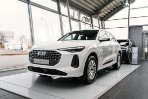 White Audi Q5 2026 in Klaipeda, with an engine capacity of 1.98 L and mileage of 0 thousand km for 55978 €, photo  on AUTOMOTO.COM.LV