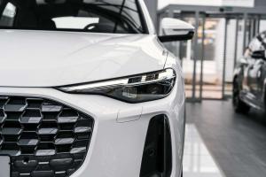 White Audi Q5 2026 in Klaipeda, with an engine capacity of 1.98 L and mileage of 0 thousand km for 55978 €, photo 4 on AUTOMOTO.COM.LV