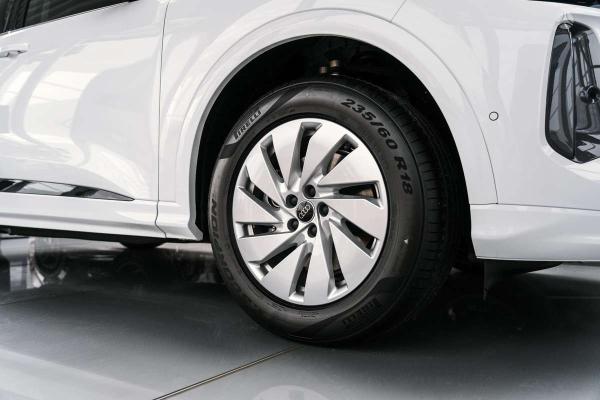 White Audi Q5 2026 in Klaipeda, with an engine capacity of 1.98 L and mileage of 0 thousand km for 55978 €, photo 7 on AUTOMOTO.COM.LV