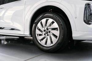 White Audi Q5 2026 in Klaipeda, with an engine capacity of 1.98 L and mileage of 0 thousand km for 55978 €, photo 8 on AUTOMOTO.COM.LV