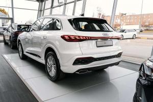 White Audi Q5 2026 in Klaipeda, with an engine capacity of 1.98 L and mileage of 0 thousand km for 55978 €, photo 9 on AUTOMOTO.COM.LV