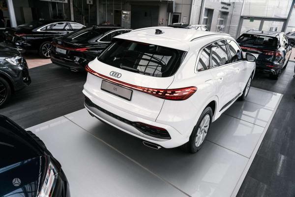 White Audi Q5 2026 in Klaipeda, with an engine capacity of 1.98 L and mileage of 0 thousand km for 55978 €, photo 10 on AUTOMOTO.COM.LV