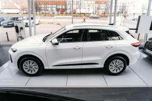 White Audi Q5 2026 in Klaipeda, with an engine capacity of 1.98 L and mileage of 0 thousand km for 55978 €, photo 12 on AUTOMOTO.COM.LV