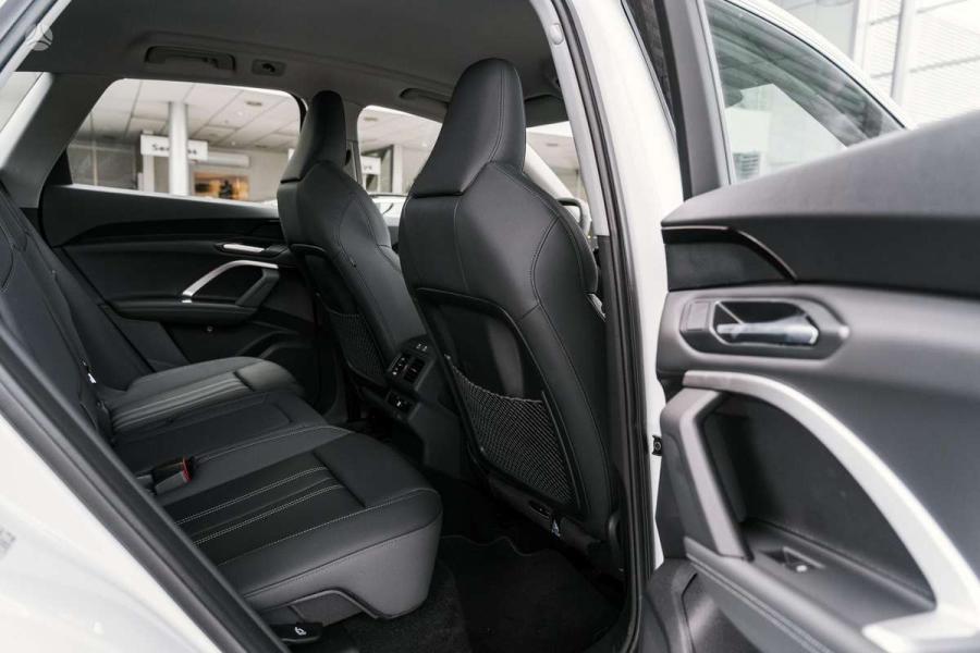 White Audi Q5 2026 in Klaipeda, with an engine capacity of 1.98 L and mileage of 0 thousand km for 55978 €, photo 22 on AUTOMOTO.COM.LV