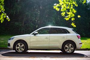 White Audi Q5 2018 in Vilnius, with an engine capacity of 1.98 L and mileage of 129 thousand km for 20000 €, photo 4 on AUTOMOTO.COM.LV