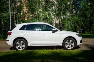 White Audi Q5 2018 in Vilnius, with an engine capacity of 1.98 L and mileage of 129 thousand km for 20000 €, photo 5 on AUTOMOTO.COM.LV