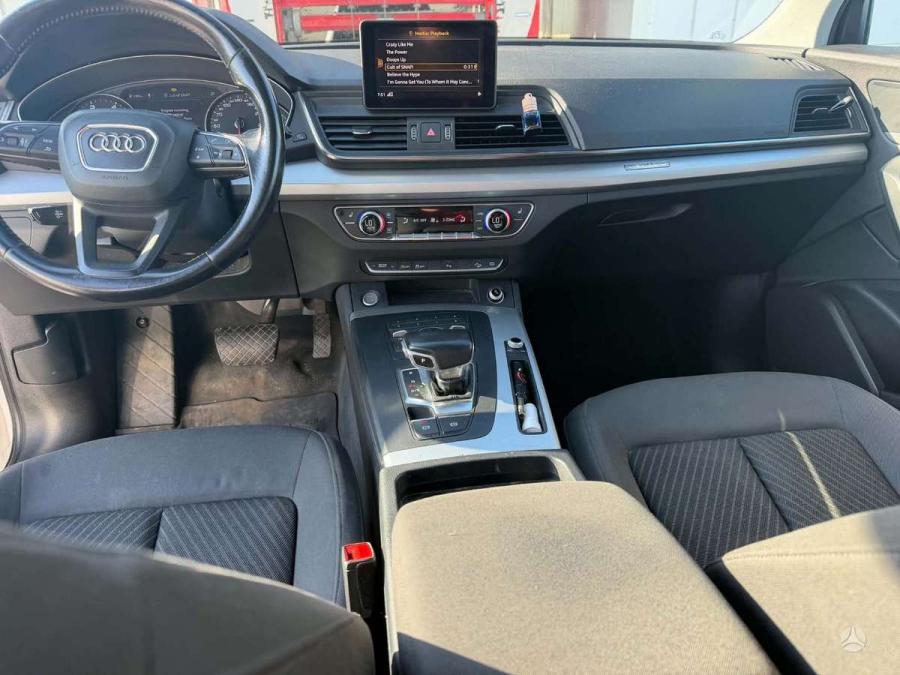 White Audi Q5 2018 in Kaunas, with an engine capacity of 2.00 L and mileage of 252 thousand km for 18500 €, photo 12 on AUTOMOTO.COM.LV