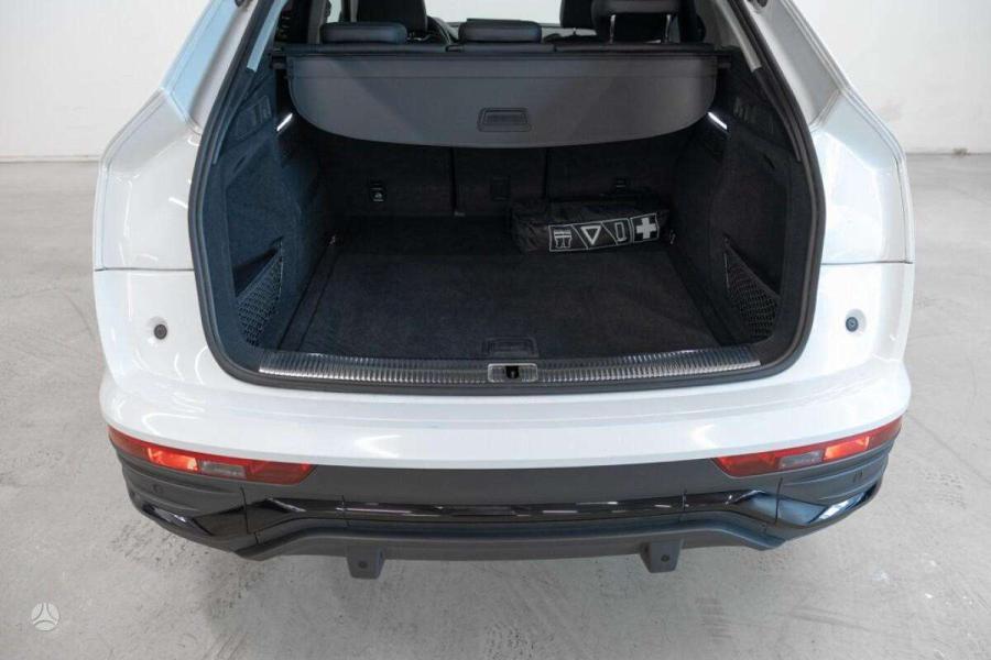 Balts Audi Q5 2022 Viļņa, ar dzinēja tilpumu 2.00 L un nobraukumu 64 tūkst. km par 36900 €, foto 22 vietnē AUTOMOTO.COM.LV