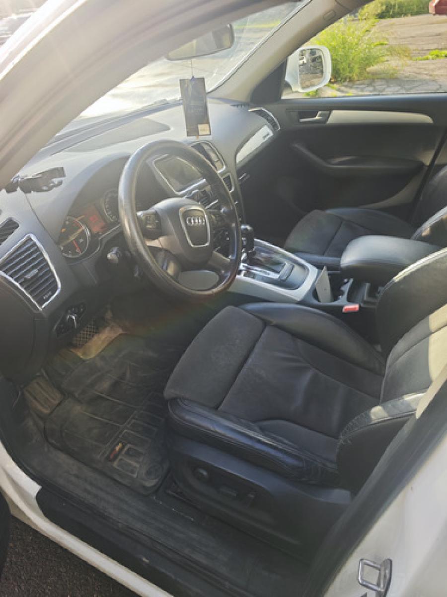 White Audi Q5 2009 in Tallinn, with an engine capacity of 2.00 L and mileage of 275 thousand km for 5500 €, photo 5 on AUTOMOTO.COM.LV
