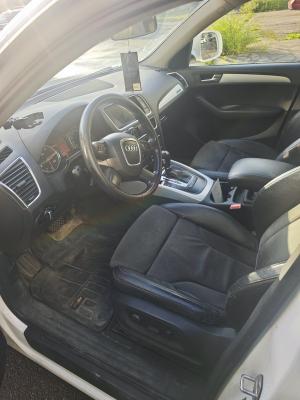 White Audi Q5 2009 in Tallinn, with an engine capacity of 2.00 L and mileage of 275 thousand km for 5500 €, photo 12 on AUTOMOTO.COM.LV