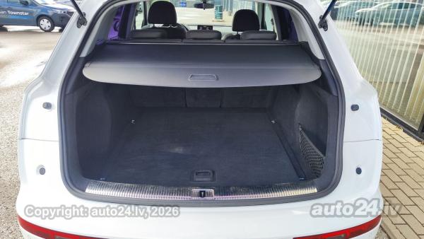 White Audi Q5 2019 in Tartu, with an engine capacity of 2.00 L and mileage of 245 thousand km for 19990 €, photo 5 on AUTOMOTO.COM.LV