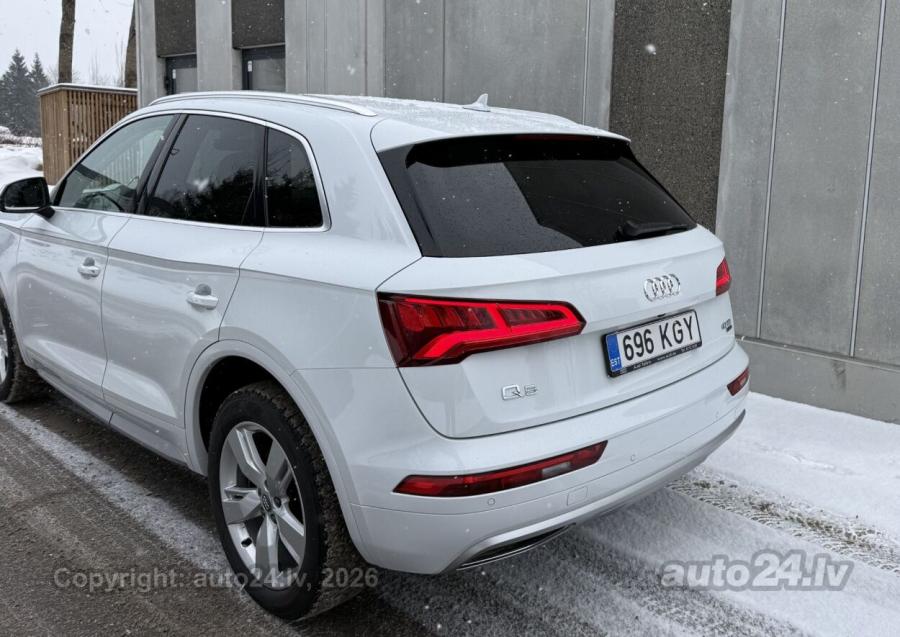 White Audi Q5 2020 in Tallinn, with an engine capacity of 2.00 L and mileage of 31 thousand km for 32990 €, photo 4 on AUTOMOTO.COM.LV