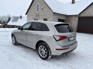 Yellow Audi Q5 2014 in Raseiniai, with an engine capacity of 1.98 L and mileage of 261 thousand km for 4000 €, photo 3 on AUTOMOTO.COM.LV