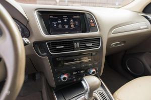 Yellow Audi Q5 2015 in Klaipeda, with an engine capacity of 3.00 L and mileage of 152 thousand km for 13499 €, photo 26 on AUTOMOTO.COM.LV