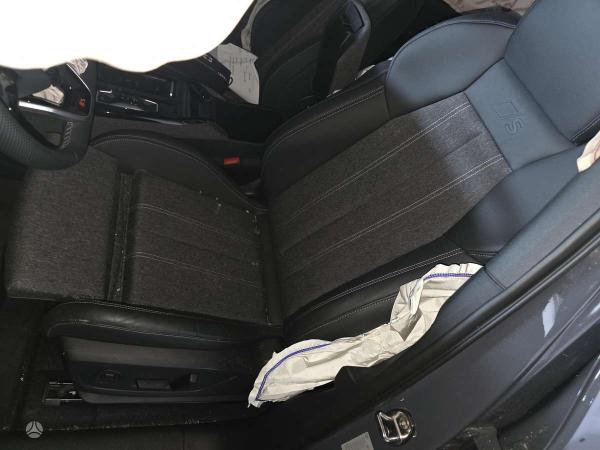 Black Audi Q6 e-tron 2025 in Telschi, with an engine capacity of 0.00 L and mileage of 4 thousand km for 10999 €, photo 9 on AUTOMOTO.COM.LV