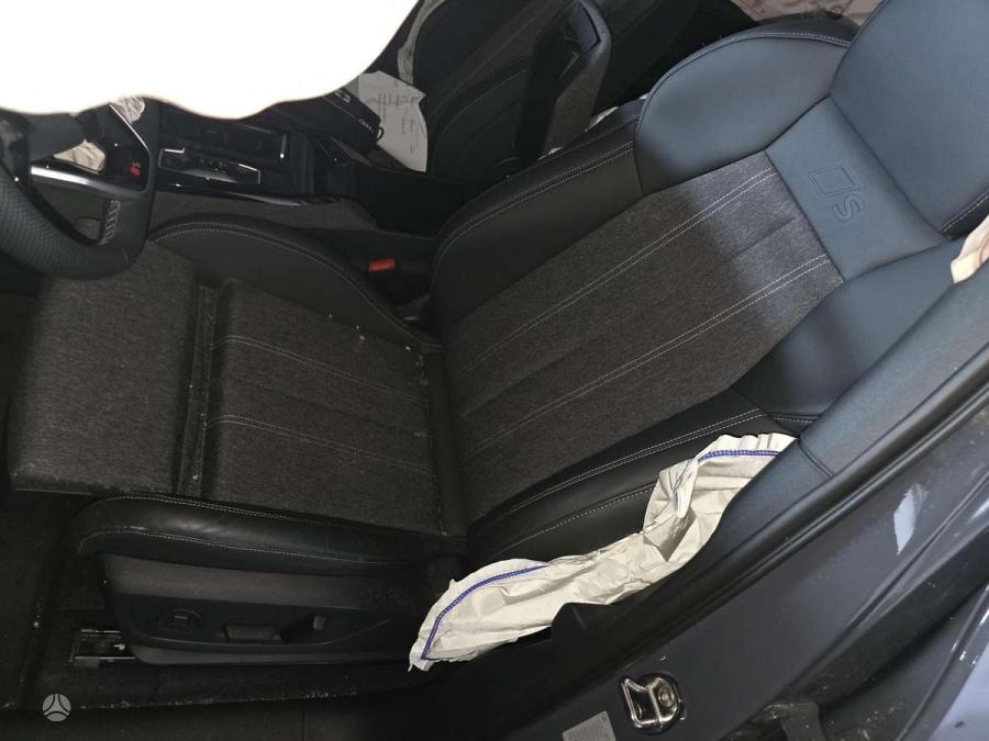 Black Audi Q6 e-tron 2025 in Telschi, with an engine capacity of 0.00 L and mileage of 4 thousand km for 10999 €, photo 10 on AUTOMOTO.COM.LV