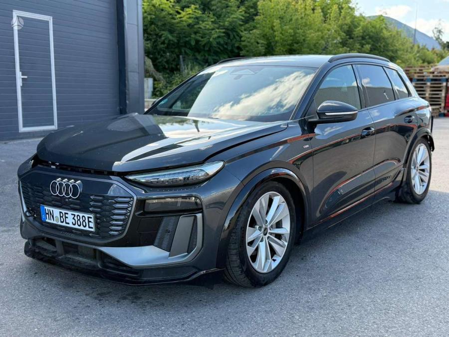 Grey Audi Q6 e-tron 2025 in Kaunas, with an engine capacity of 0.00 L and mileage of 34 thousand km for 36950 €, photo 1 on AUTOMOTO.COM.LV