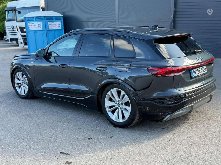 Grey Audi Q6 e-tron 2025 in Kaunas, with an engine capacity of 0.00 L and mileage of 34 thousand km for 36950 €, photo 4 on AUTOMOTO.COM.LV