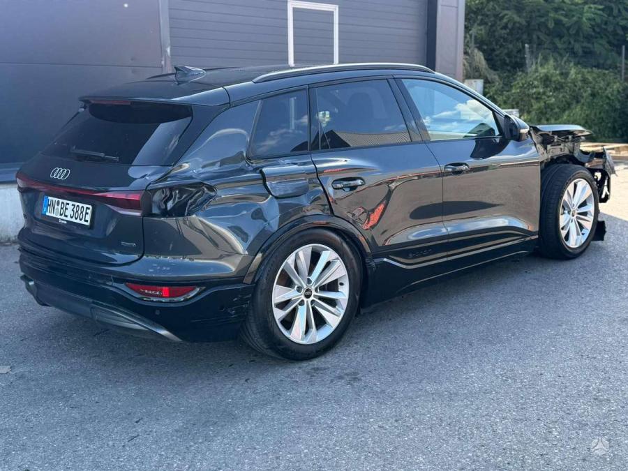Grey Audi Q6 e-tron 2025 in Kaunas, with an engine capacity of 0.00 L and mileage of 34 thousand km for 36950 €, photo 5 on AUTOMOTO.COM.LV