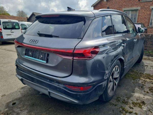 Pelēks Audi Q6 e-tron 2025 Viļņa, ar dzinēja tilpumu 0.00 L un nobraukumu 12 tūkst. km par 35900 €, foto 6 vietnē AUTOMOTO.COM.LV