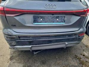 Pelēks Audi Q6 e-tron 2025 Viļņa, ar dzinēja tilpumu 0.00 L un nobraukumu 12 tūkst. km par 35900 €, foto 13 vietnē AUTOMOTO.COM.LV