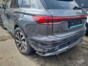 Pelēks Audi Q6 e-tron 2025 Viļņa, ar dzinēja tilpumu 0.00 L un nobraukumu 12 tūkst. km par 35900 €, foto 16 vietnē AUTOMOTO.COM.LV