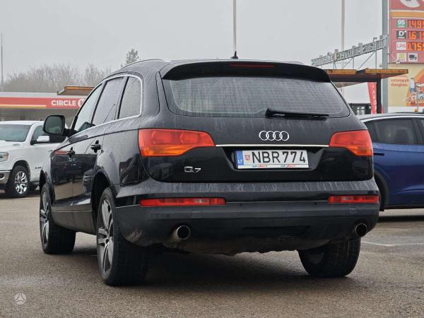 Black Audi Q7 2006 in Vilnius, with an engine capacity of 2.97 L and mileage of 380 thousand km for 6200 €, photo 4 on AUTOMOTO.COM.LV