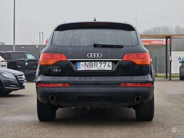 Black Audi Q7 2006 in Vilnius, with an engine capacity of 2.97 L and mileage of 380 thousand km for 6200 €, photo 5 on AUTOMOTO.COM.LV