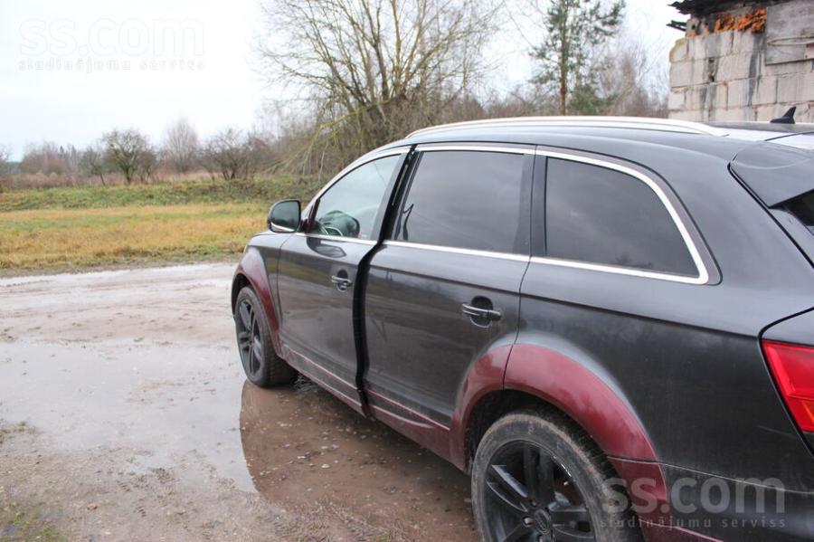 Melns Audi Q7 2006 Bauska, ar dzinēja tilpumu 3.00 L un nobraukumu 360 tūkst. km par 2500 €, foto 4 vietnē AUTOMOTO.COM.LV