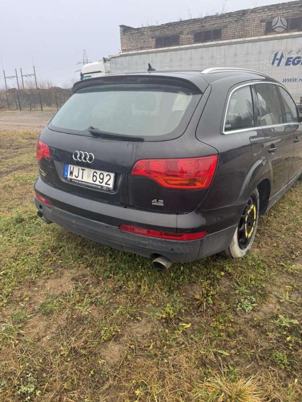 Melns Audi Q7 2006 Kauņa, ar dzinēja tilpumu 4.20 L un nobraukumu 300 tūkst. km par 3000 €, foto 3 vietnē AUTOMOTO.COM.LV