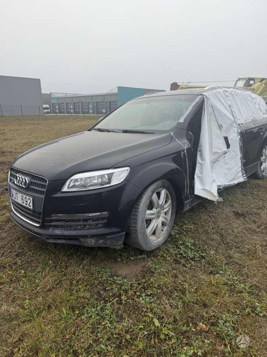 Melns Audi Q7 2006 Kauņa, ar dzinēja tilpumu 4.20 L un nobraukumu 300 tūkst. km par 3000 €, foto 4 vietnē AUTOMOTO.COM.LV