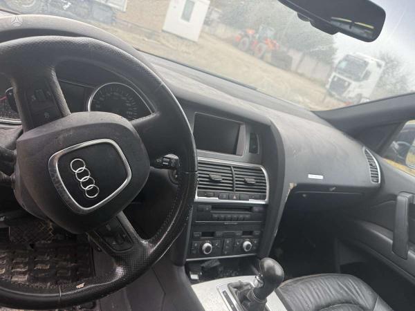 Melns Audi Q7 2006 Kauņa, ar dzinēja tilpumu 4.20 L un nobraukumu 300 tūkst. km par 3000 €, foto 7 vietnē AUTOMOTO.COM.LV