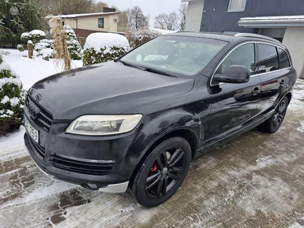Black Audi Q7 2006 in Kaunas, with an engine capacity of 3.00 L and mileage of 278 thousand km for 5850 €, photo 3 on AUTOMOTO.COM.LV